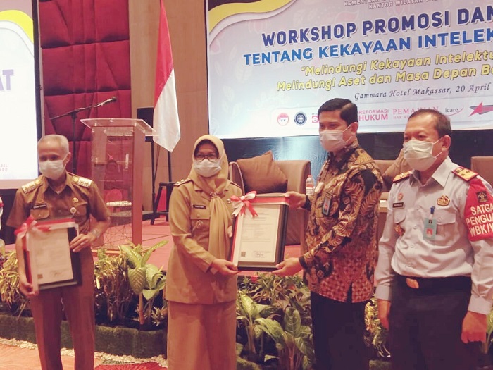 Pesta Adat ‘Marimpa Salo’ Dapat Sertifikat Kekayaan Intelektual Komunal dari Kemenkumham