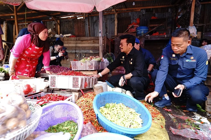 Mentan SYL Sidak ke Pasar Terong Makassar, Dapati Harga Beras Turun
